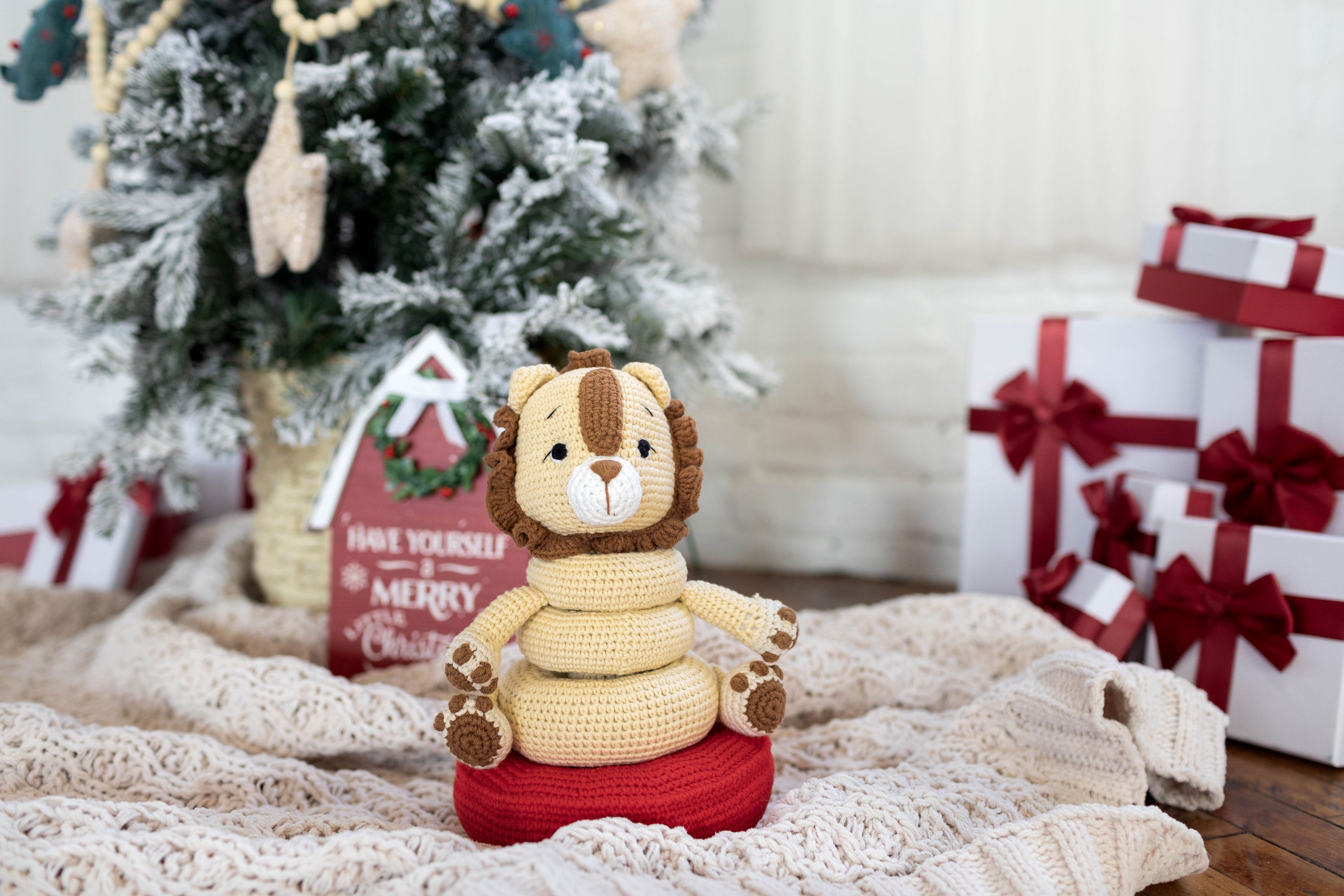 Lion Stackable Toy – Knitted Friends